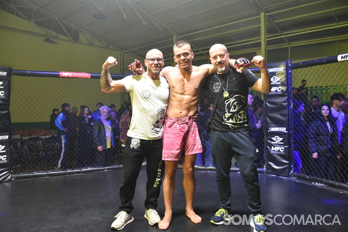 Andi Canosa brilla con una victoria por sumisión en el combate ...